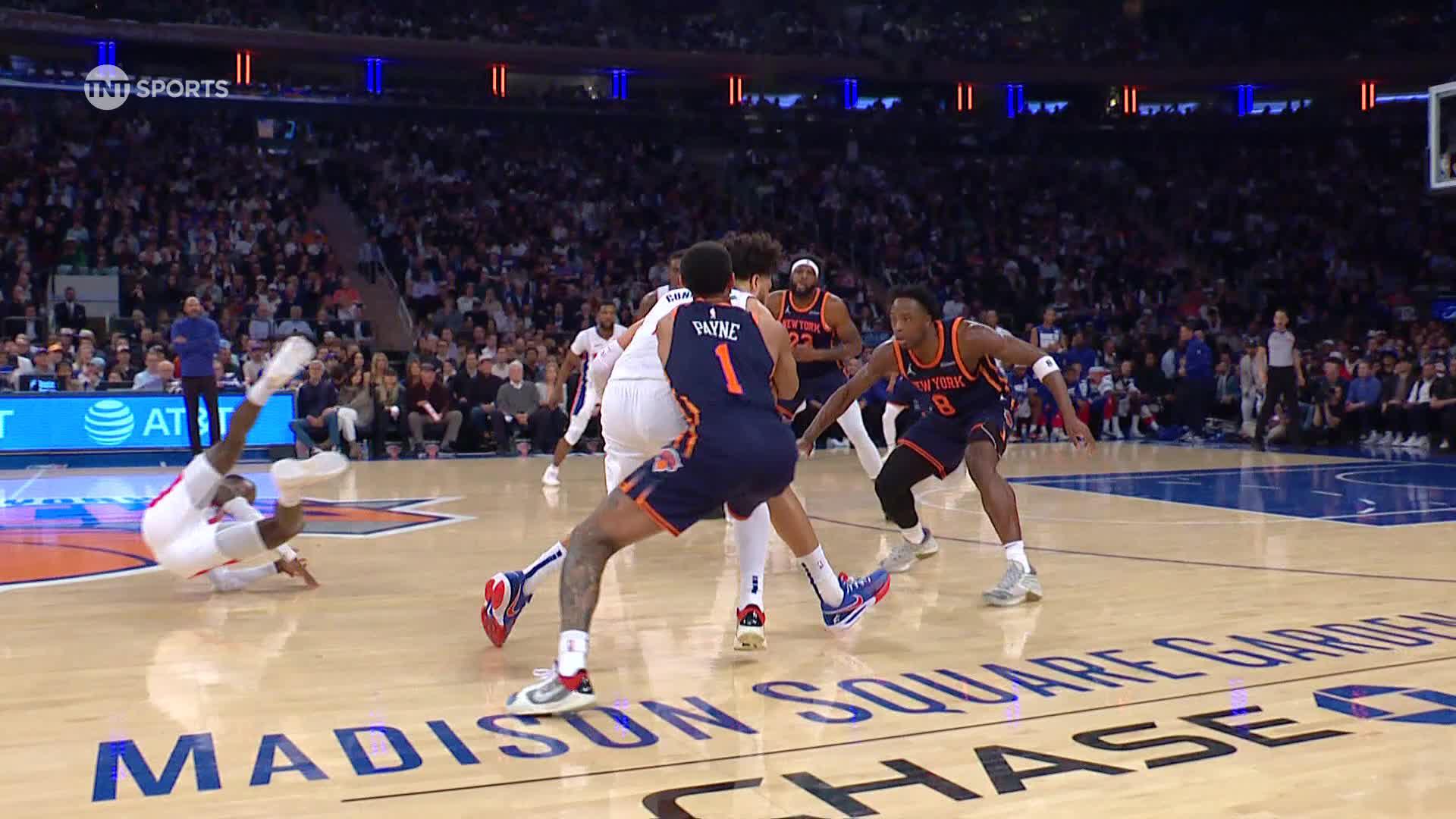 UConn's Dan Hurley Reacts to Viral Video of Him Telling Ref He's CBB's 'Best Coach'