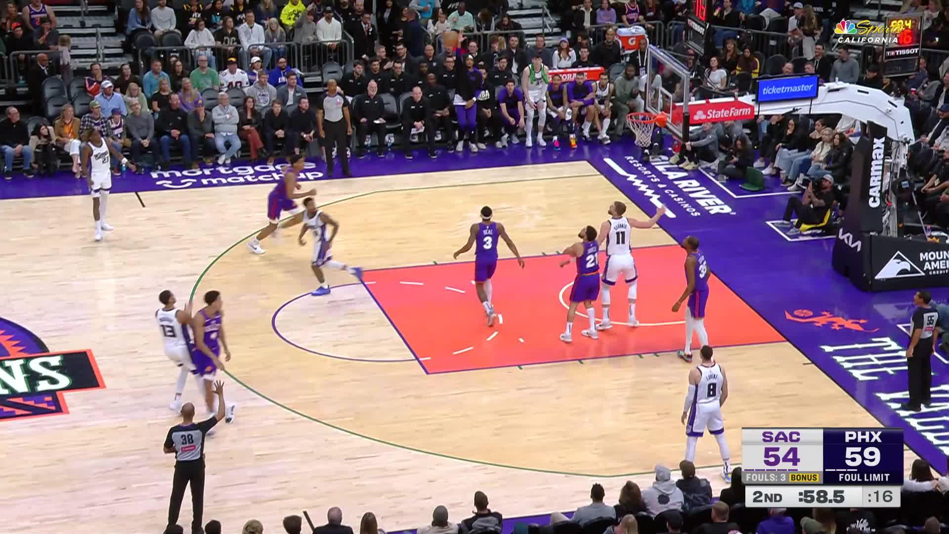 De'Aaron Fox Trade Landing Spots Debated by NBA Fans amid Lakers, Nets ...